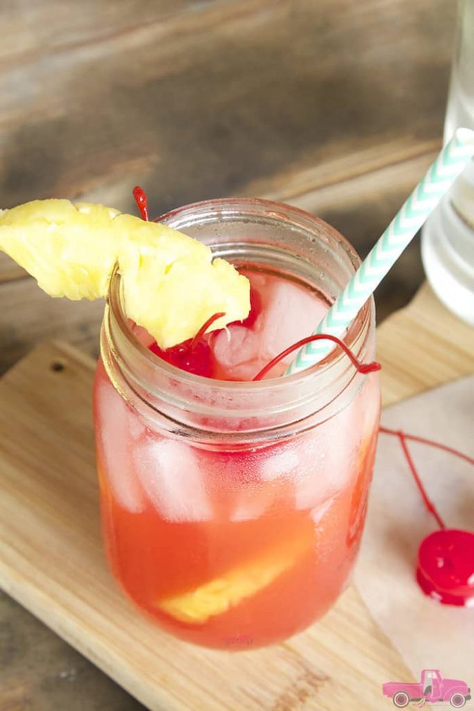 34 Refreshing + Summery Mason Jar Drinks To Beat The Heat