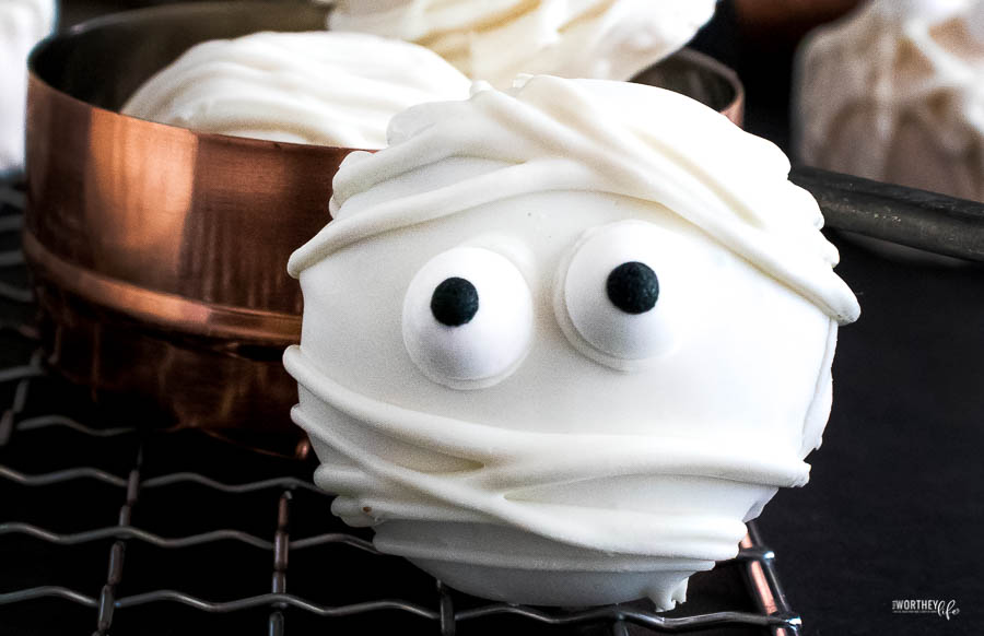 Mummy Truffles Made With Chocolate | Halloween Treat