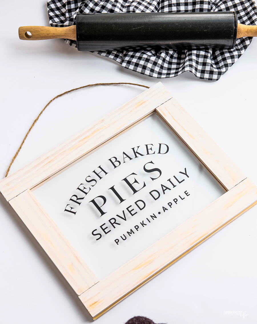Fresh Baked Pies Sign Using A Cricut | DIY Fall Idea