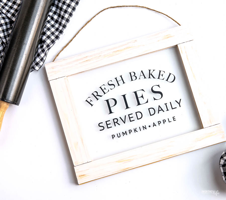 Fresh Baked Pies Sign Using A Cricut | DIY Fall Idea