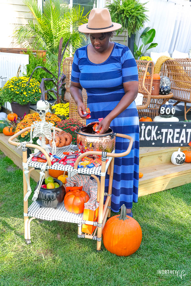 Outdoor Halloween Movie Night Idea | Halloween Outdoor Activities