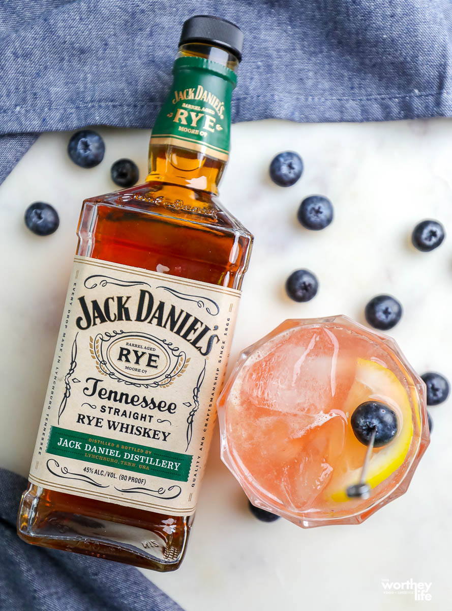 Blueberry Whiskey Cocktail | 5 ingredient cocktail to try