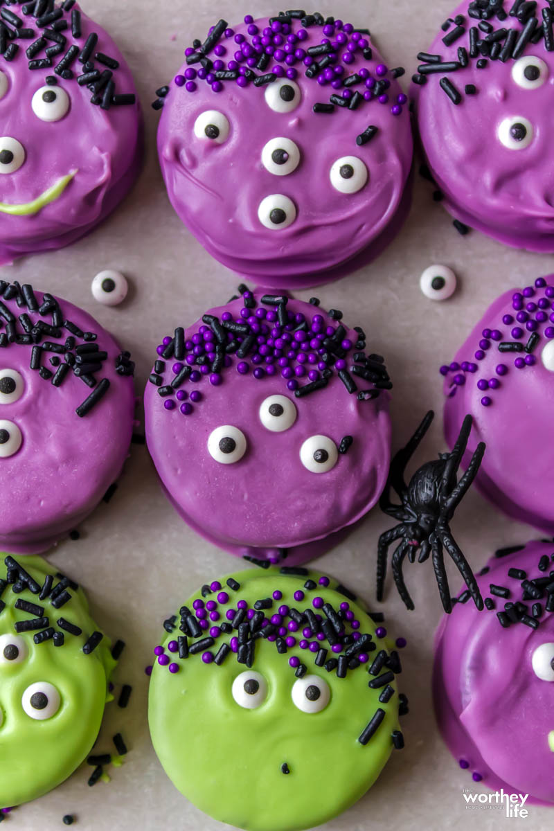 Monster Oreos - Easy Halloween Treat Idea