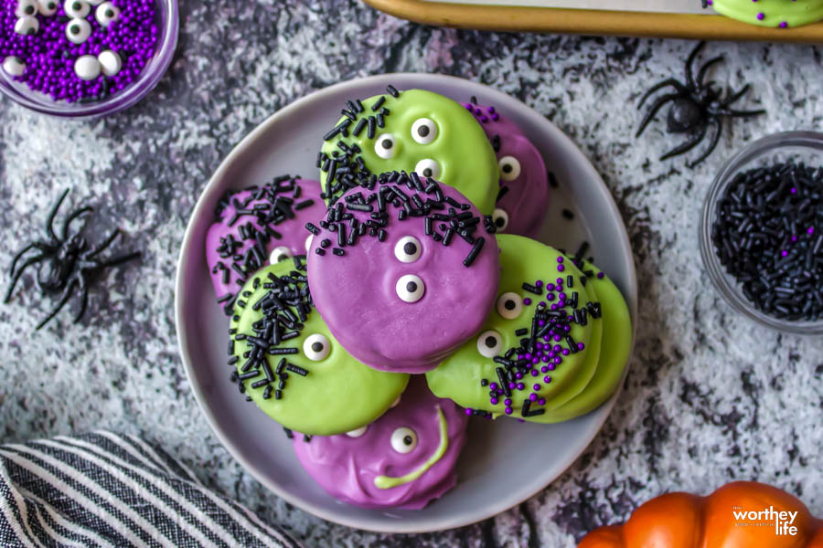 Monster Oreos - Easy Halloween Treat Idea