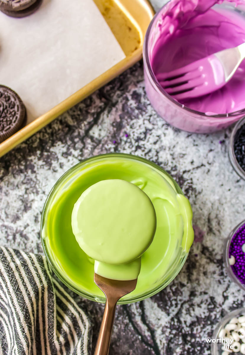 Monster Oreos - Easy Halloween Treat Idea